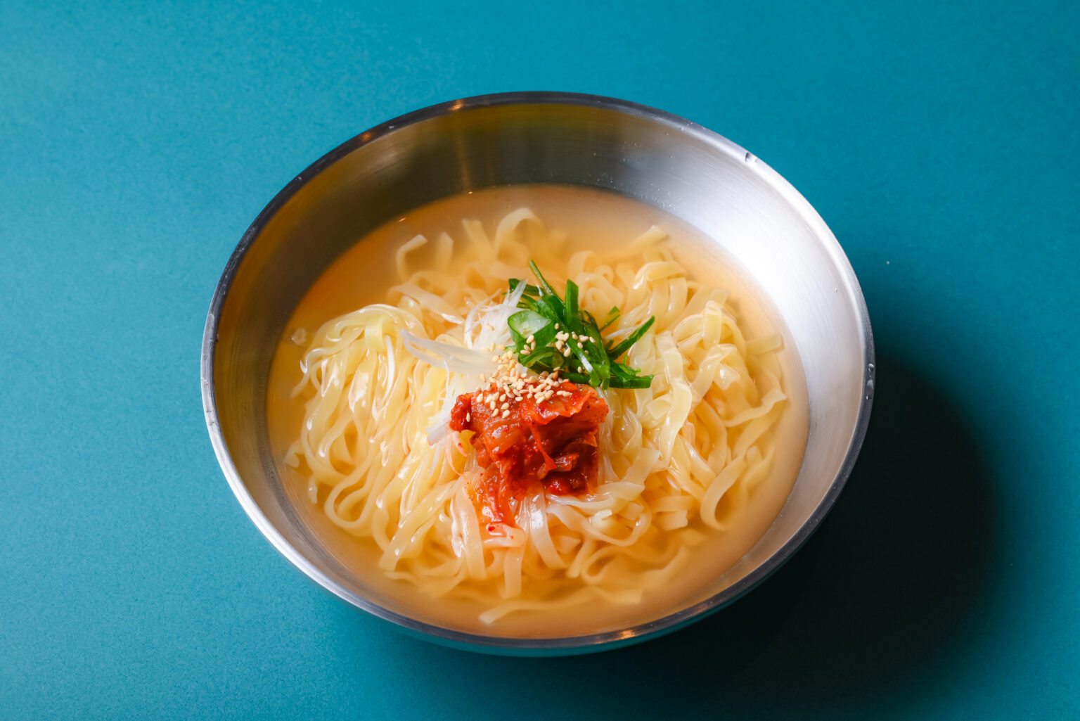 【公式撮影】待ってましたの札幌初・冷麺専門店flatto(フラット)おすすめメニューはレモンに韓国のり | 北海道ねっと